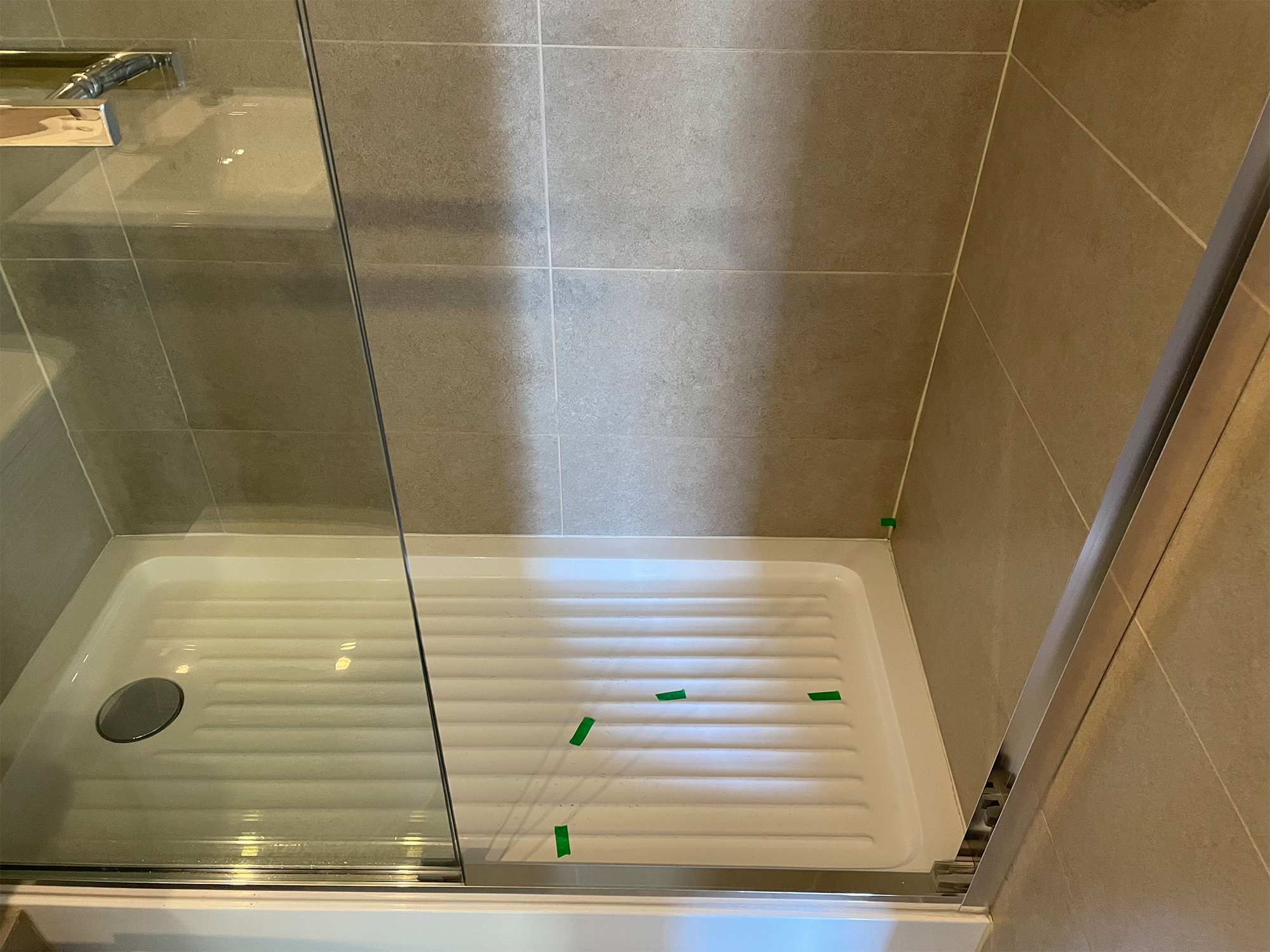 Receptaculo ducha mal instalado